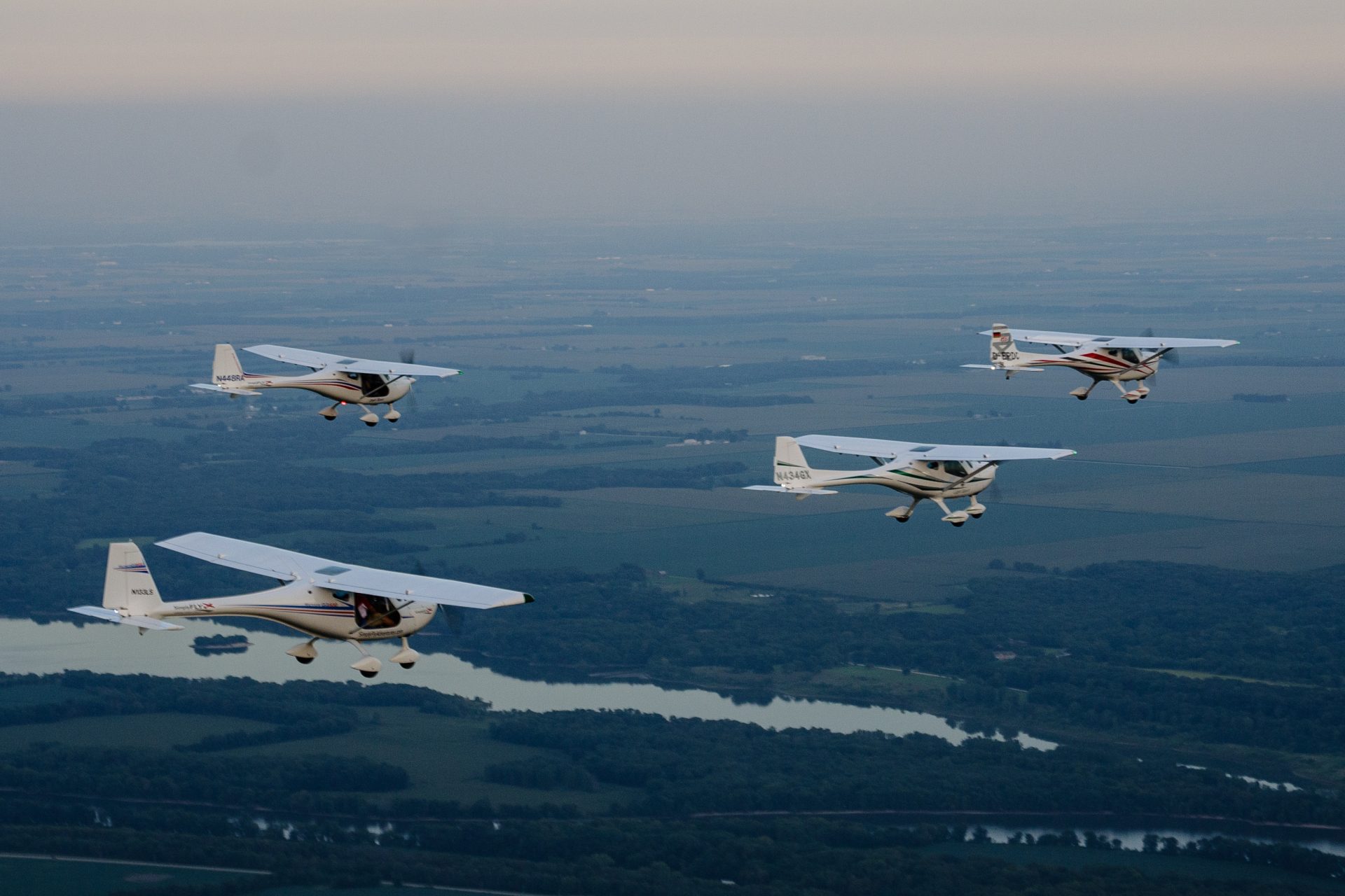 Neuer REMOS-Händler SimplyFLY mit innovativem Konzept - REMOS